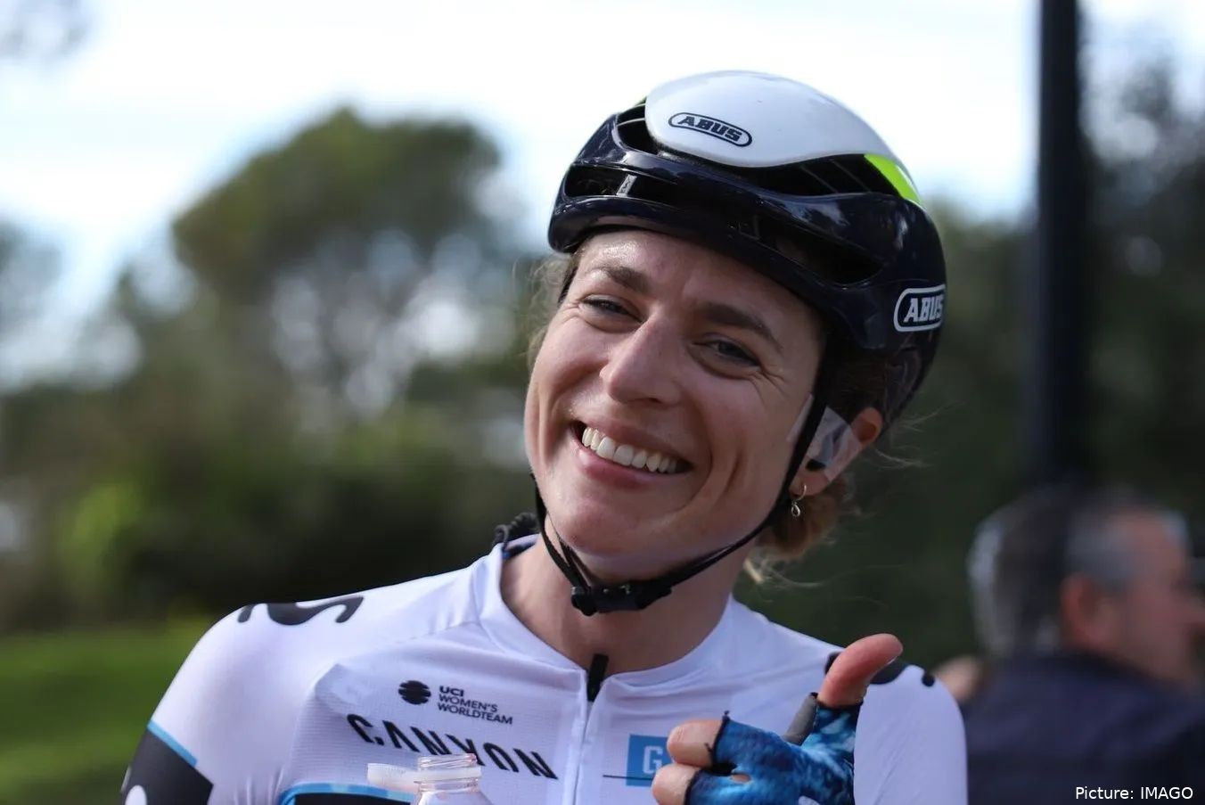 Marlen Reusser powers into Maglia Rosa at 2025 Giro d'Italia Women with strong stage 1 TT